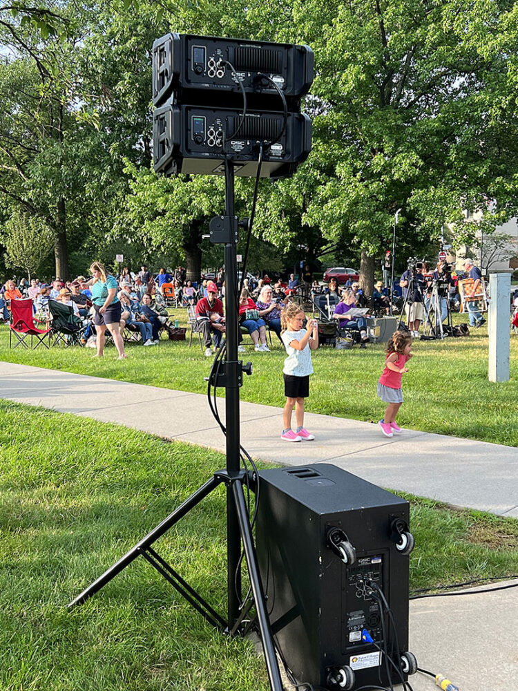 König & Meyer Dual Wind-Up Speaker/Lighting Stands | FOH | Front of ...